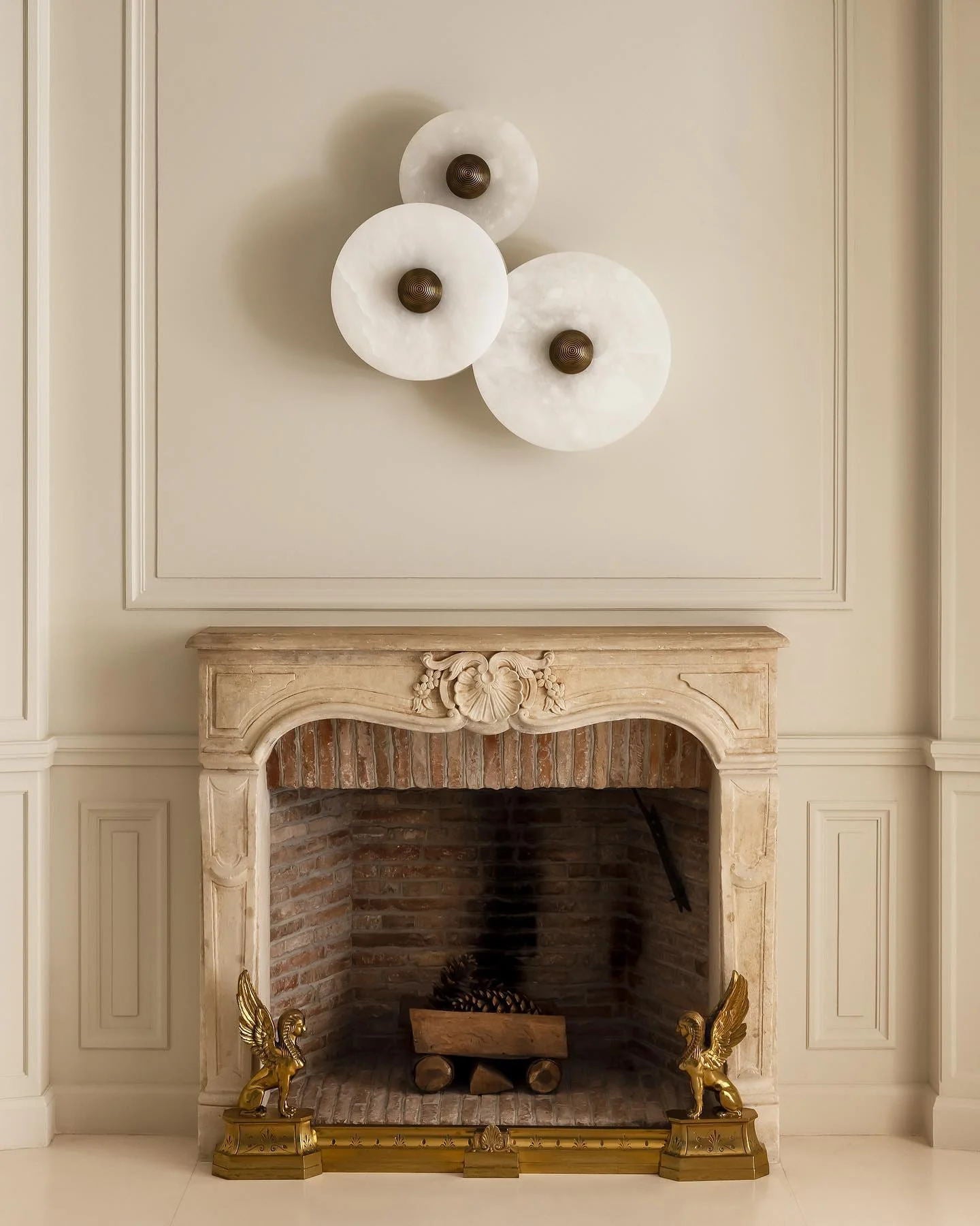 Round Alabaster Wall Lamp | Lumpaz