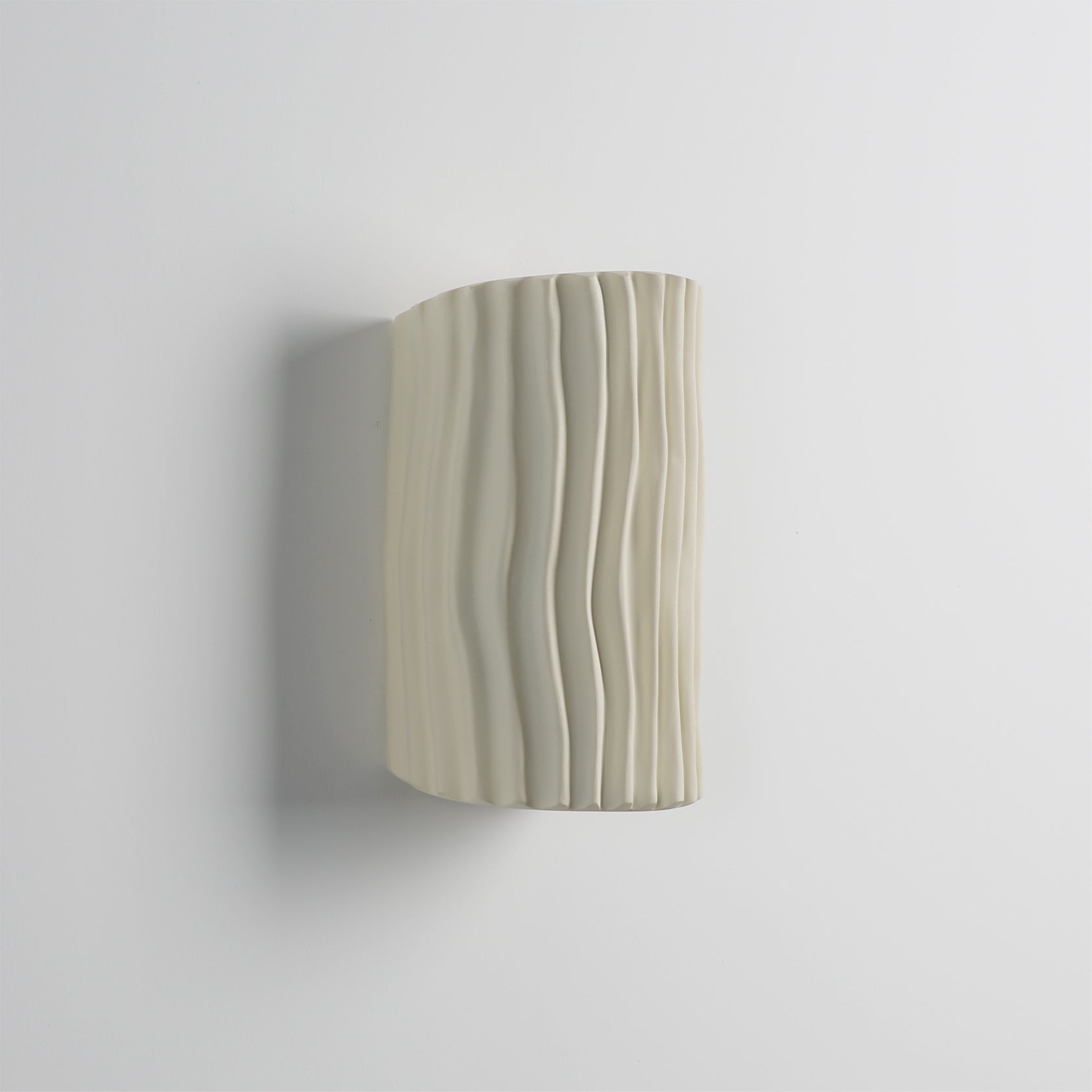 Pleated Resin Wall Lamp | Lumpaz