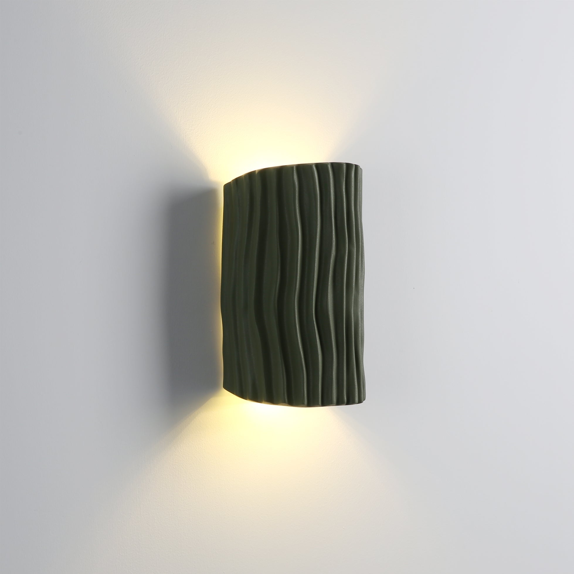 Pleated Resin Wall Lamp | Lumpaz